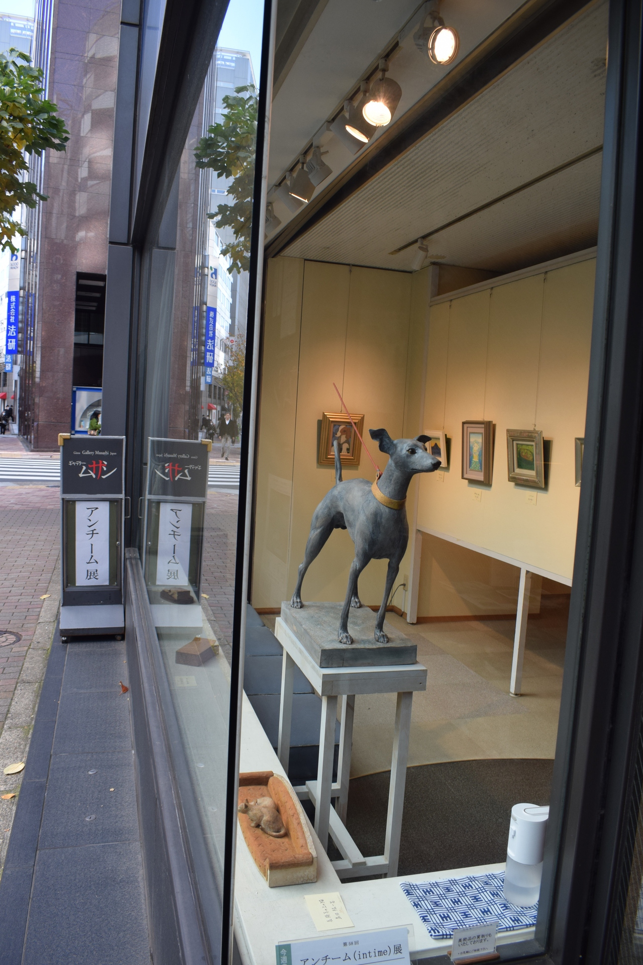 画室（アトリエ）の窓から